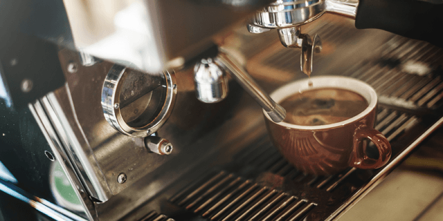 Baristas. ¿Qué es y qué no es un barista? - Cafés Cumbal